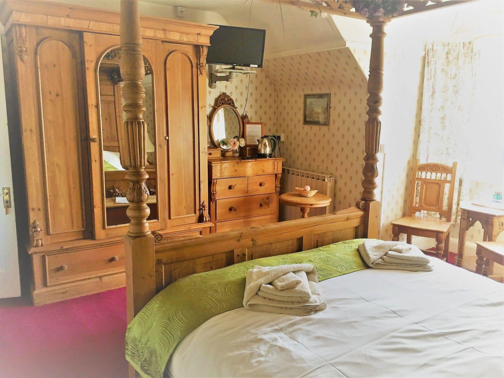 HALFWAY HOUSE INN COUNTRY LODGE | ⋆⋆⋆ | YEOVIL, UNITED KINGDOM | SEASON ...